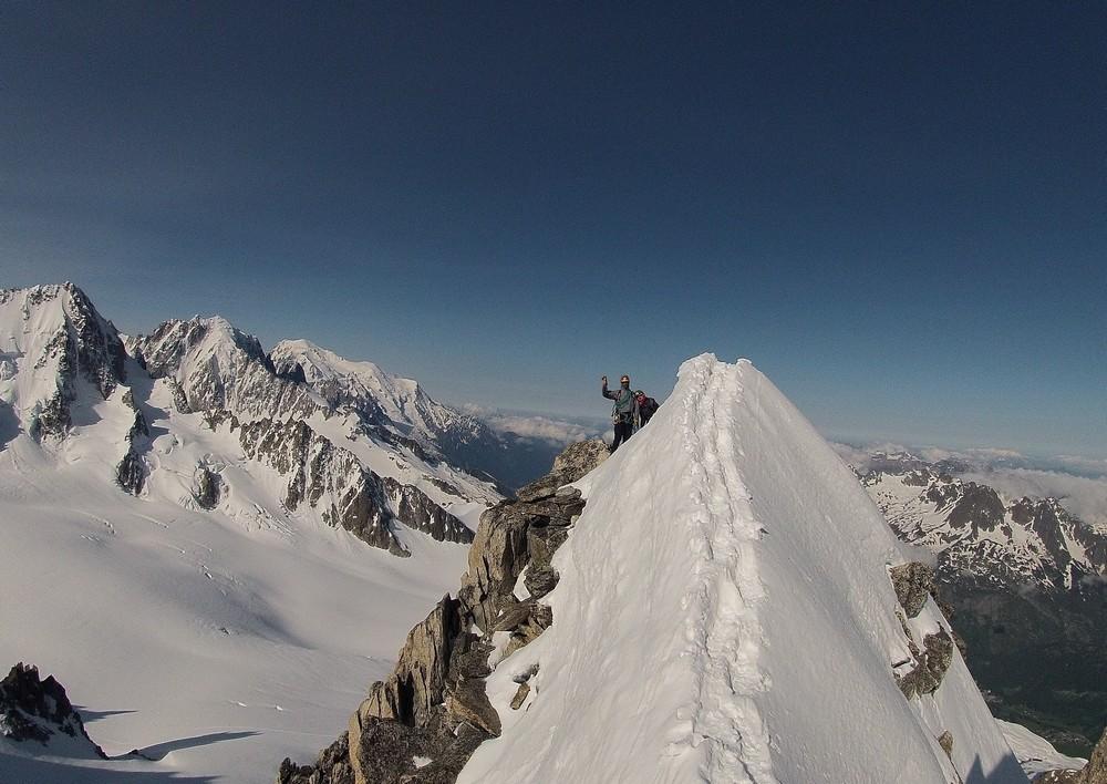 Winter Mountaineering, choose your route with your mountain guide ...